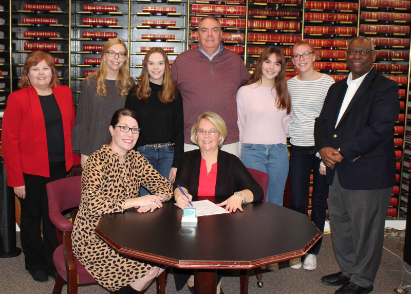 Elementary teacher Pam Dossett files as Democrat for 8th House District ...