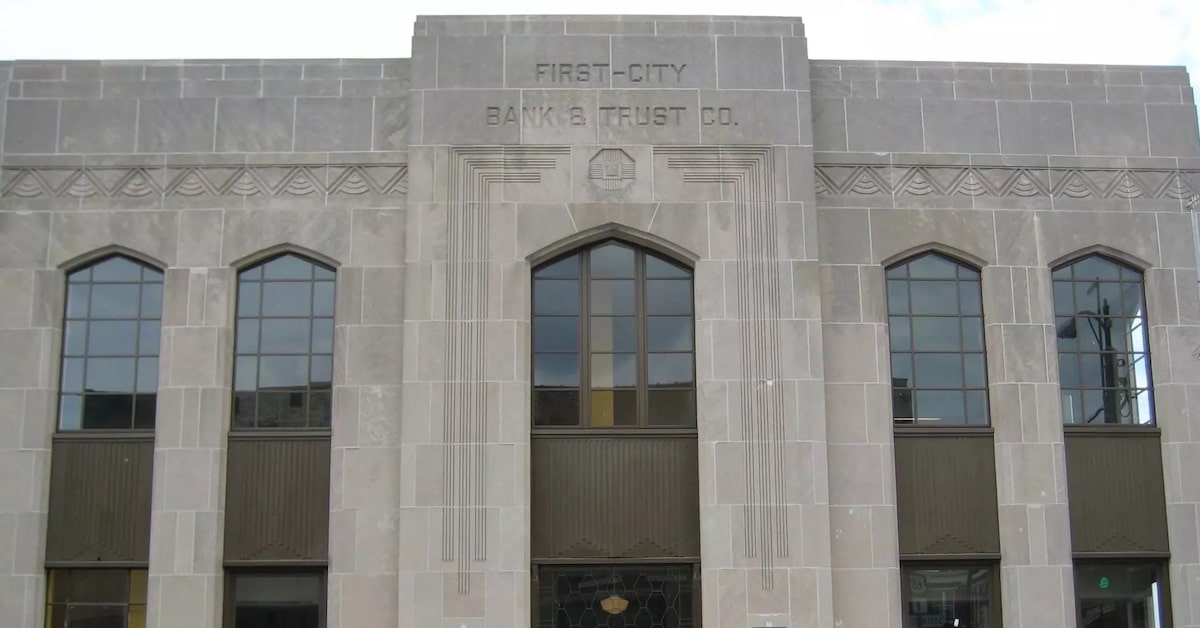 Regional Driver's License Office opening in old First City Bank building