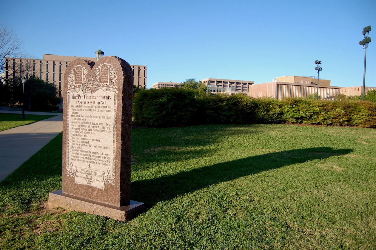 3 states push to put the Ten Commandments back in school